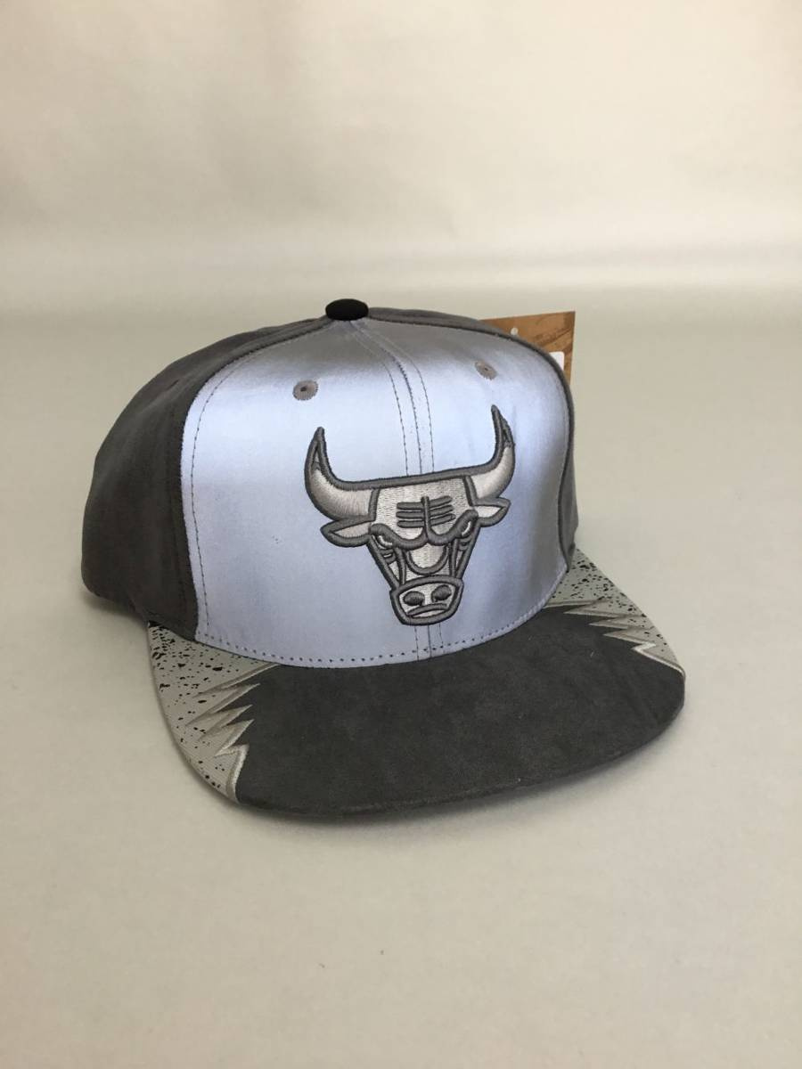 Mitchell & Ness snapback Chicago Bulls Day 5 Snapback grey | Bludshop.com