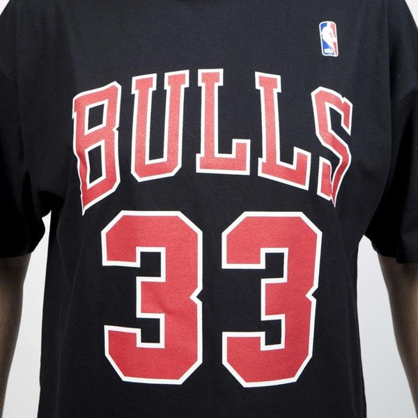 Mitchell & Ness T-shirt Chicago Bulls #33 Scottie Pippen black Name ...